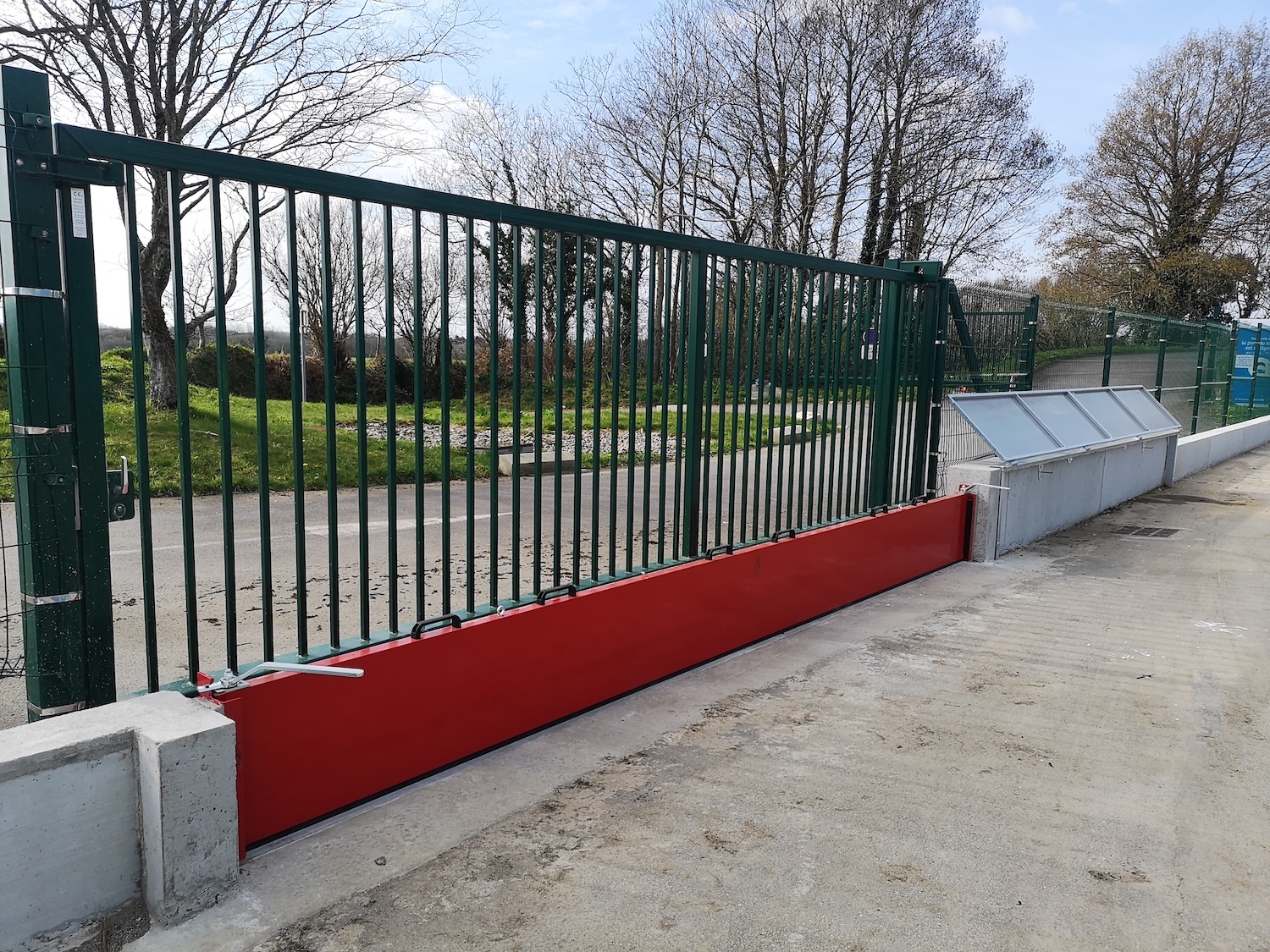 Installation d'une barrière de rétention manuelle pour la Déchèterie de ...
