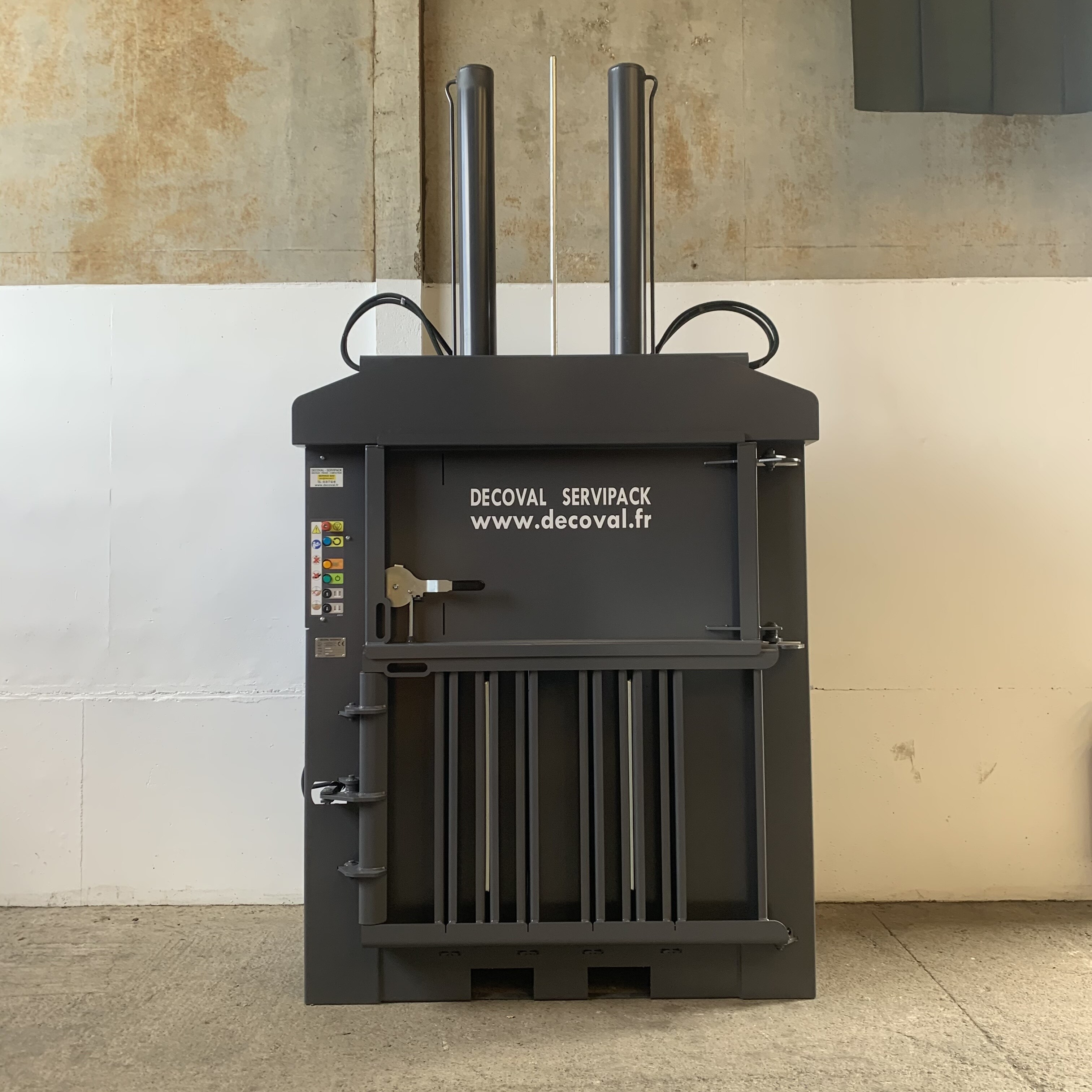 V455HD Auto (Presse À Balles 450 Kg) - DECOVAL® - FranceEnvironnement