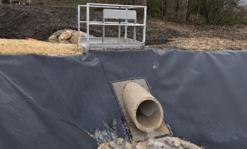 Construction des ouvrages d’entrée et de sortie du bassin d'eaux ...